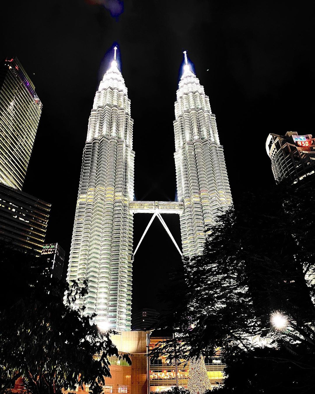 KLCC Park: Let's Take A Look Into This Beautiful Garden!